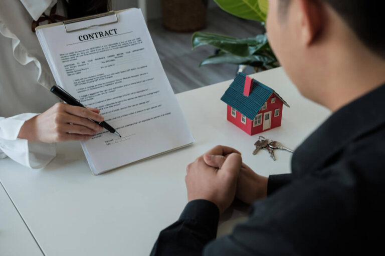 How to Sell a House With an Open Insurance Claim - Roomlay